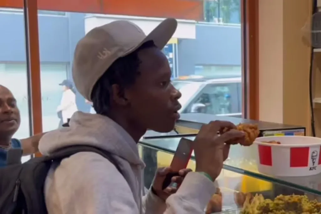 ISKCON restaurant : ఇస్కాన్ రెస్టారెంట్ లో చికెన్ తిన్న యువకుడు ...